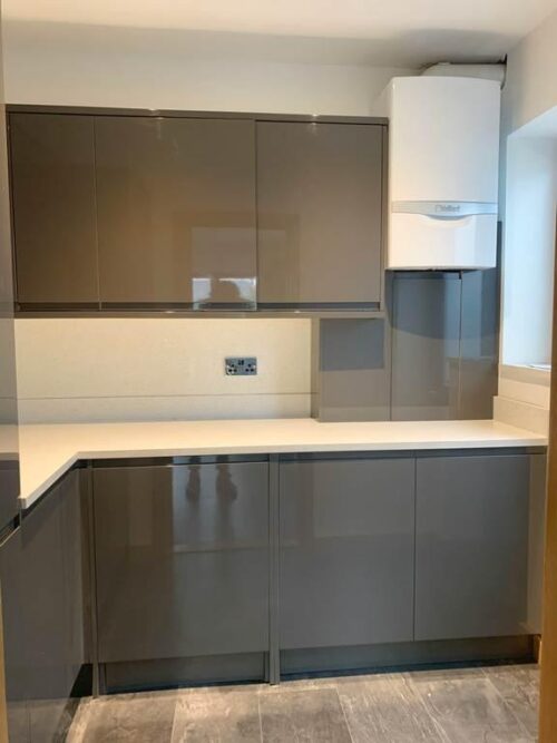 Large Howdens Gloss Handleless Kitchen and Utility Room - 3831161 ...
