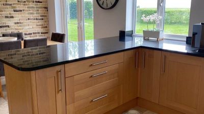 Benchmarx Wood Shaker Kitchen + Quartz Worktops & Appliances 1367