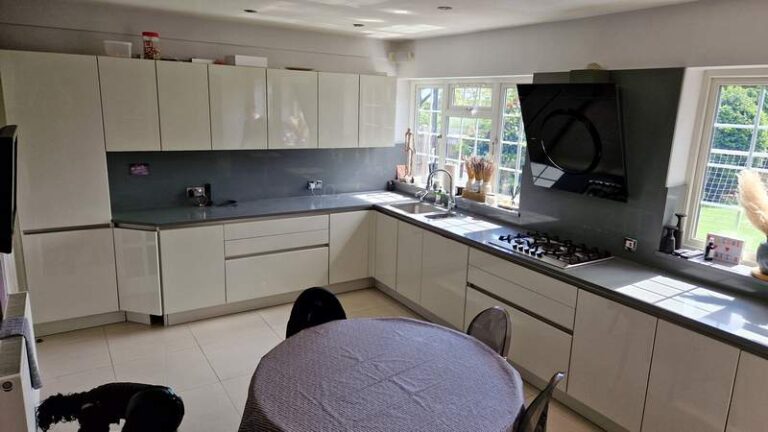 New Matt White Handless Kitchen with Siemens & Miele Appliances ...