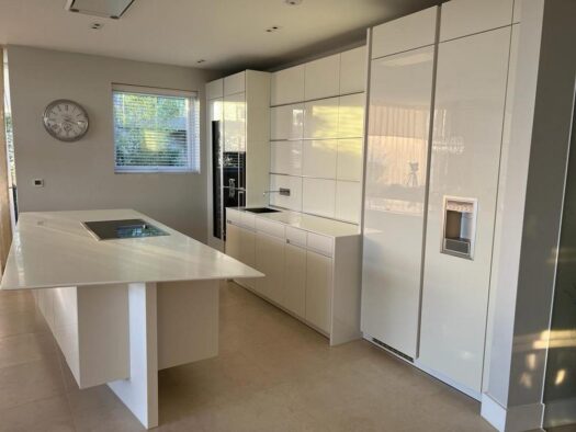Leicht German Modern Buttercream Gloss Handless Kitchen & Island ...