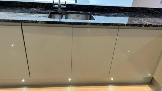 Howdens Ivory Gloss Handless Kitchen & Island Save 80% on RRP - Used ...