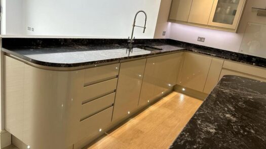 Howdens Ivory Gloss Handless Kitchen & Island Save 80% on RRP - Used ...