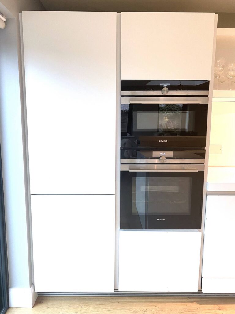 Bulthaup Matt White Handless Kitchen & Island Siemens Neff - 3832034