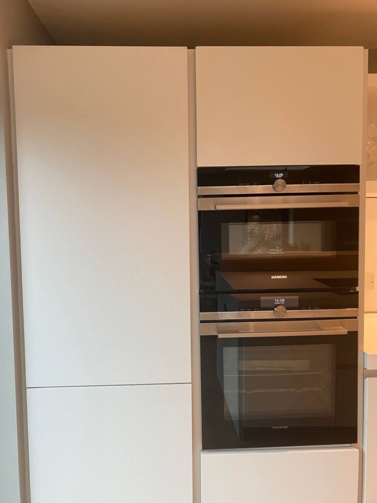 Bulthaup Matt White Handless Kitchen & Island Siemens Neff - 3832034