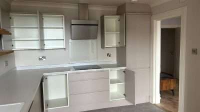Howdens Mushroom Handless Modern Kitchen & Appliances - 3832070 - Used ...