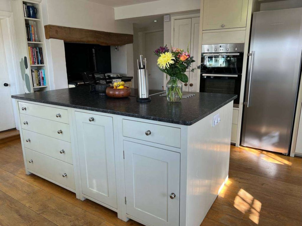 Neptune Suffolk Dovetail Joint Wood Door Kitchen & Island - 3832055 ...