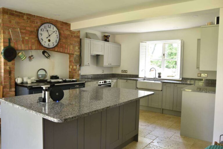 Howdens Modern Shaker Grey Kitchen & Island & Utility Room - 3832100 ...