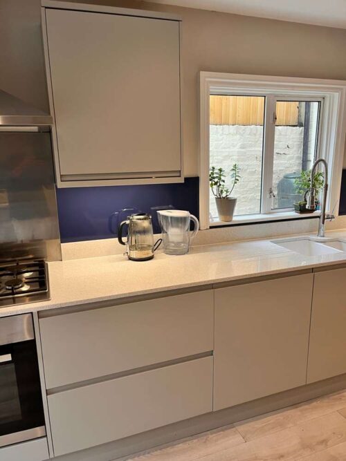 Howdens Clerkenwell Dove Grey Matt Kitchen & Granite Worktops - 3832177 ...