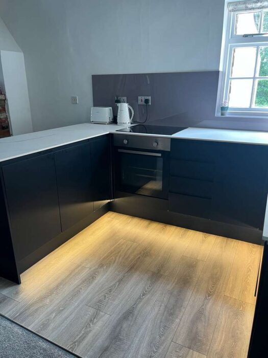 Compact Howdens Navy Modern Kitchen - Lamona Appliances - 3832160 ...