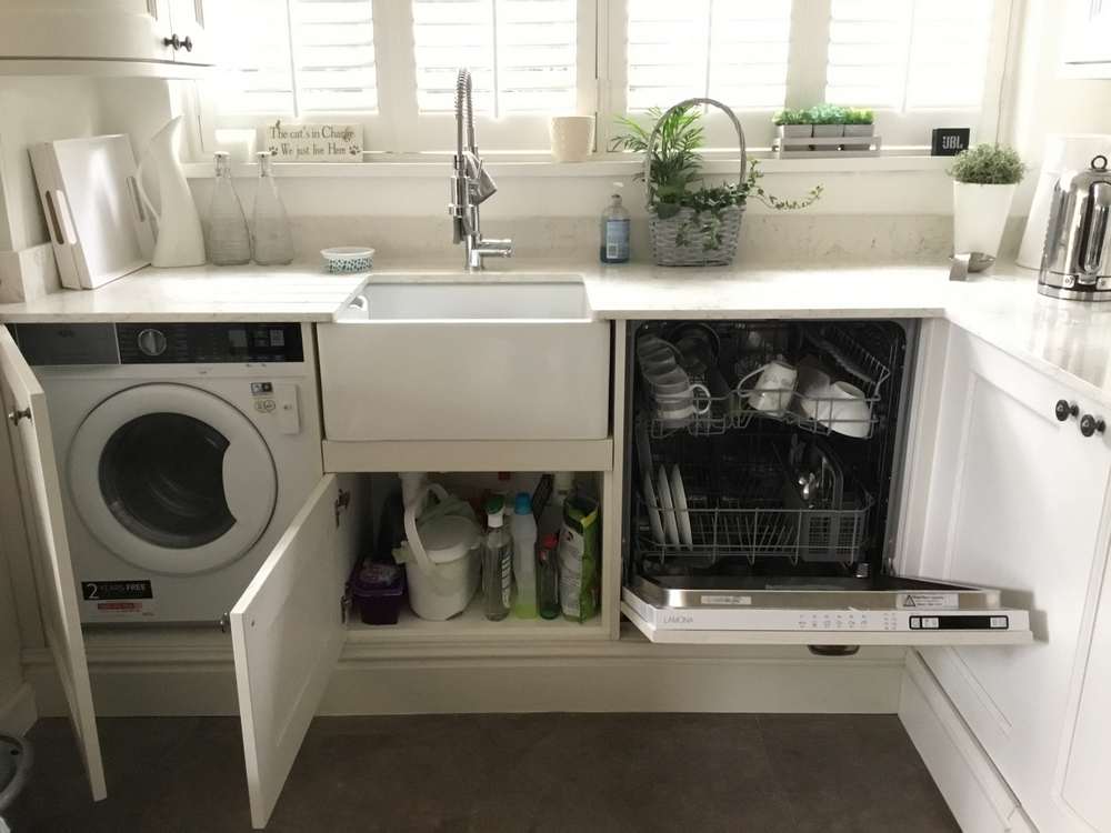 Howdens Elmbridge Porcelain Shaker Kitchen & Island - 3832179