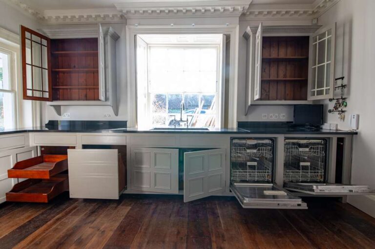 Chalon Style Traditional Hand painted Kitchen & Oak + 2 Butler Pantries ...