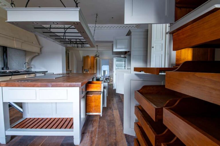 Chalon Style Traditional Hand painted Kitchen & Oak + 2 Butler Pantries ...