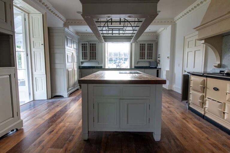 Chalon Style Traditional Hand painted Kitchen & Oak + 2 Butler Pantries ...
