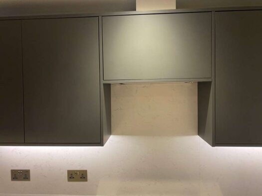 Howdens Hockley Charcoal Super Matt Handleless Kitchen & Peninsular ...