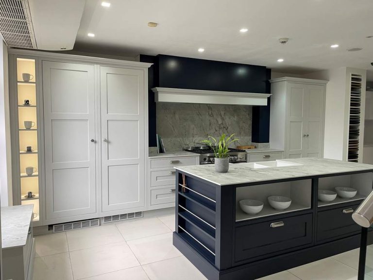 Ex Display Mereway InFrame Island Oak Carcass Lacquered Kitchen ...