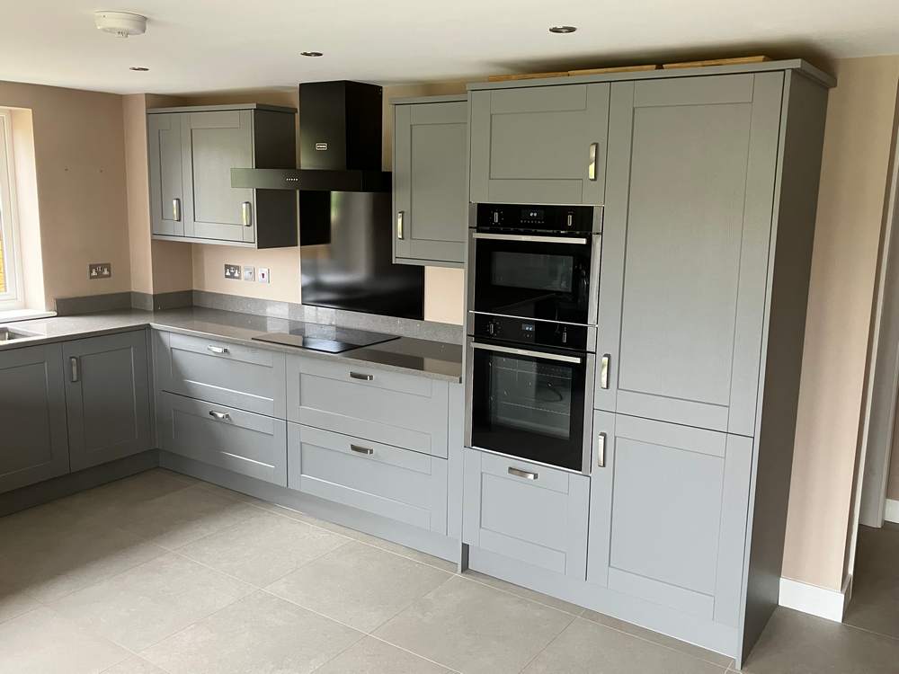 Howdens Dove Grey Kitchen & Peninsular – Bosch Neff Appliances - 3832454