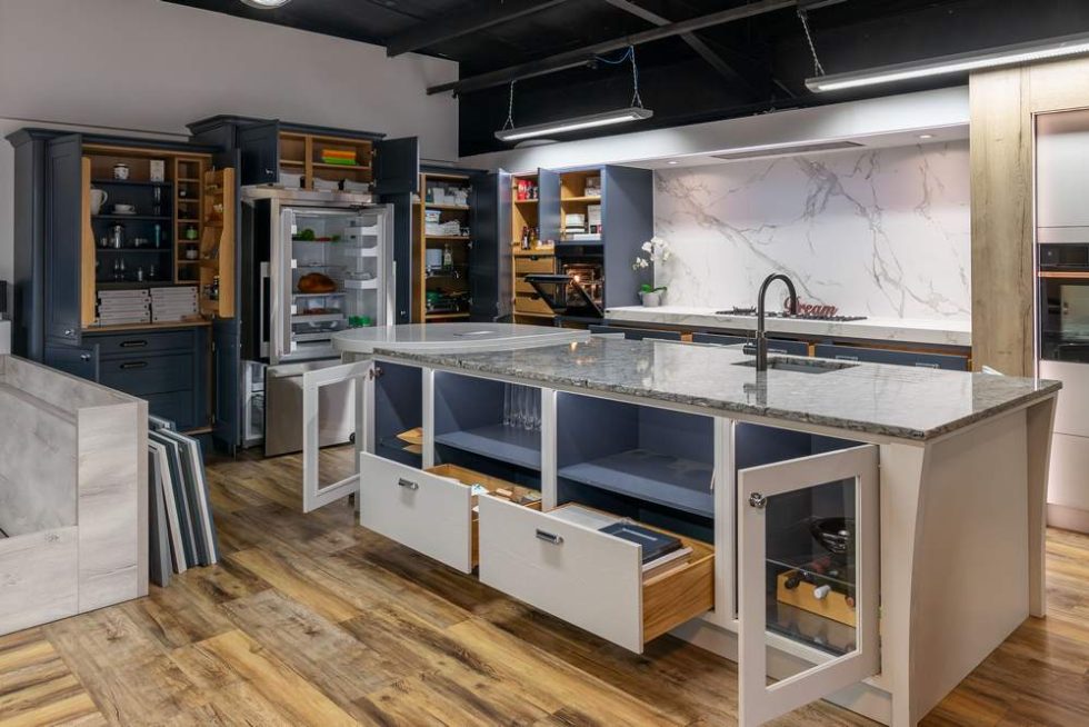 Ex Display Shaker Gun Metal Grey Lancaster Oak Carcass Kitchen & Island ...