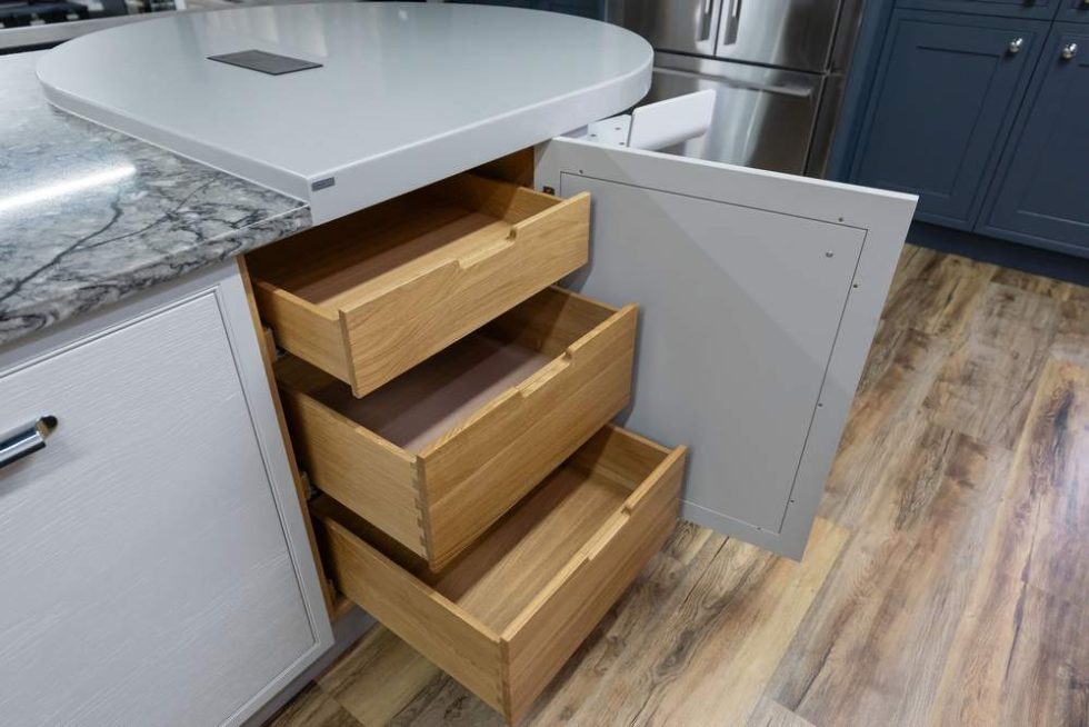Ex Display Shaker Gun Metal Grey Lancaster Oak Carcass Kitchen & Island ...