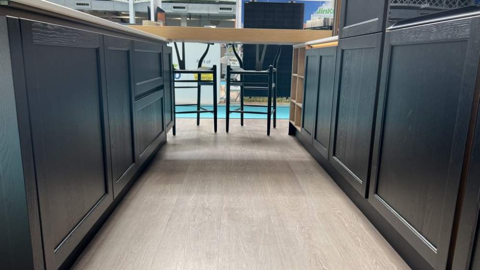 Exhibition Display Nolte Handleless Shaker Kitchen & Island - 3832508 ...