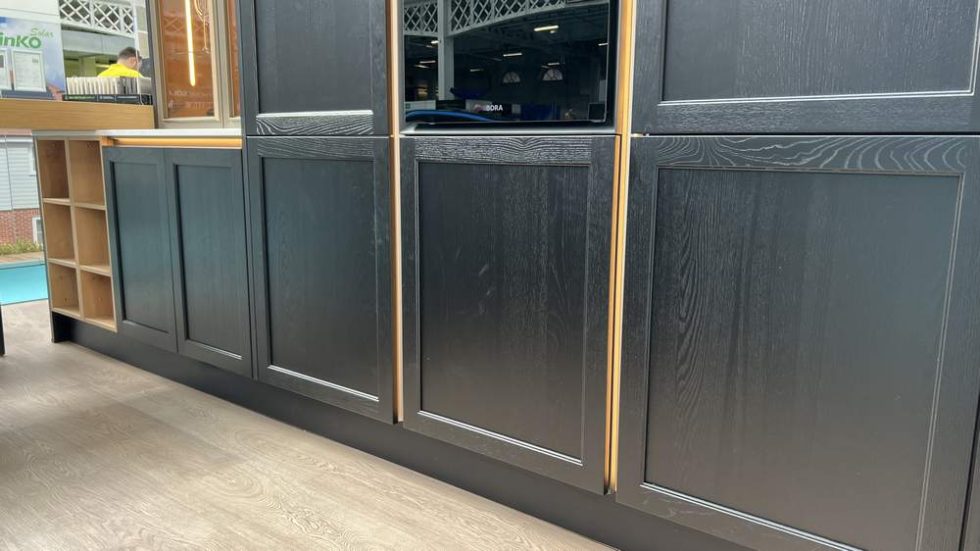 Exhibition Display Nolte Handleless Shaker Kitchen & Island - 3832508 ...