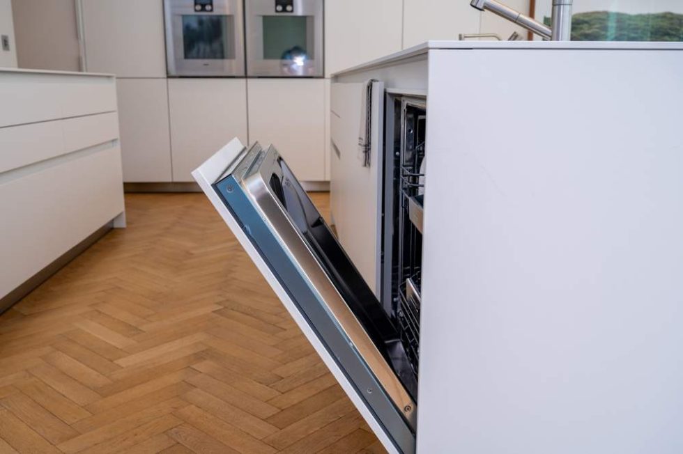 Large Modern Luxury Bulthaup B3 Alpine White Kitchen & Island - 3832490 ...