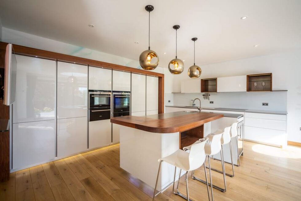 Luxury Poggenpohl Large Immaculate White Gloss Walnut Kitchen & Island ...