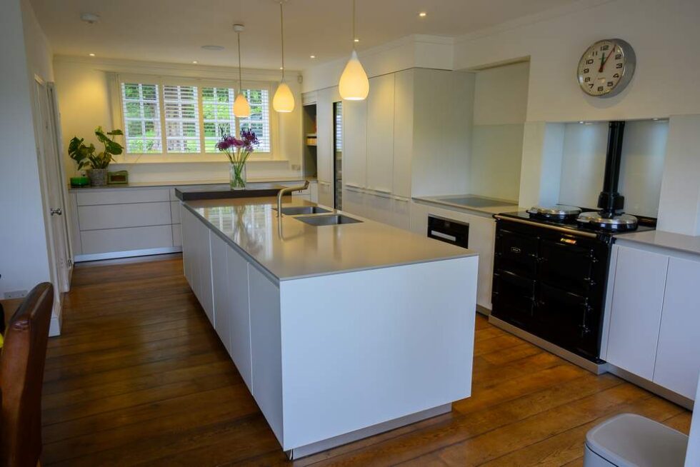 Bulthaup B3 Kaolin White Modern Kitchen with Large Matching Island ...