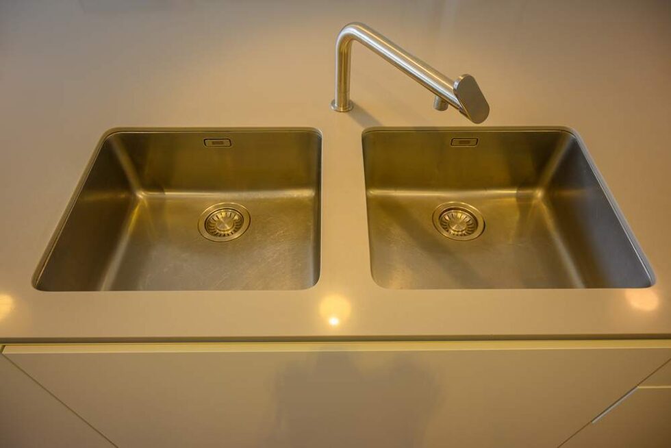 Bulthaup B3 Kaolin White Modern Kitchen with Large Matching Island ...