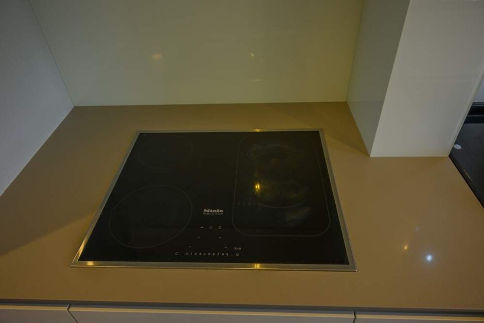 Bulthaup B3 Kaolin White Modern Kitchen with Large Matching Island ...