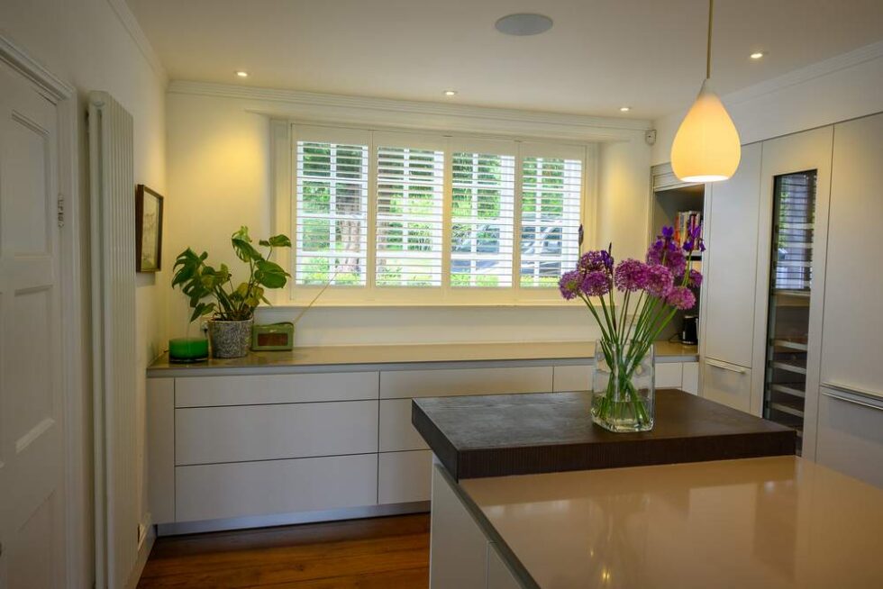 Bulthaup B3 Kaolin White Modern Kitchen with Large Matching Island ...