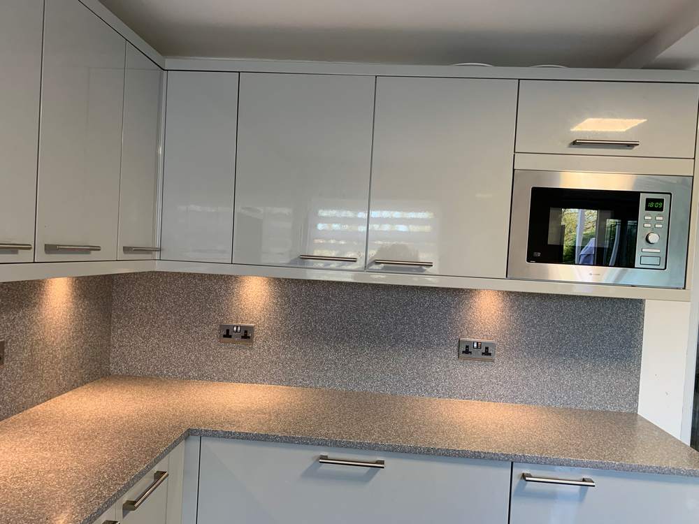 Modern Magnet Studio Grey Gloss Kitchen – Granite (Peak Stone) Worktops ...