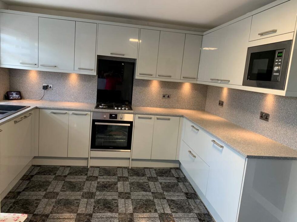Modern Magnet Studio Grey Gloss Kitchen – Granite (Peak Stone) Worktops ...