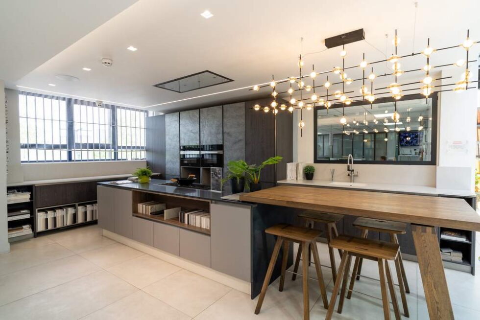 Ex Display Hacker Vintage Oak Veneer Kitchen & Stone Veneer Island ...