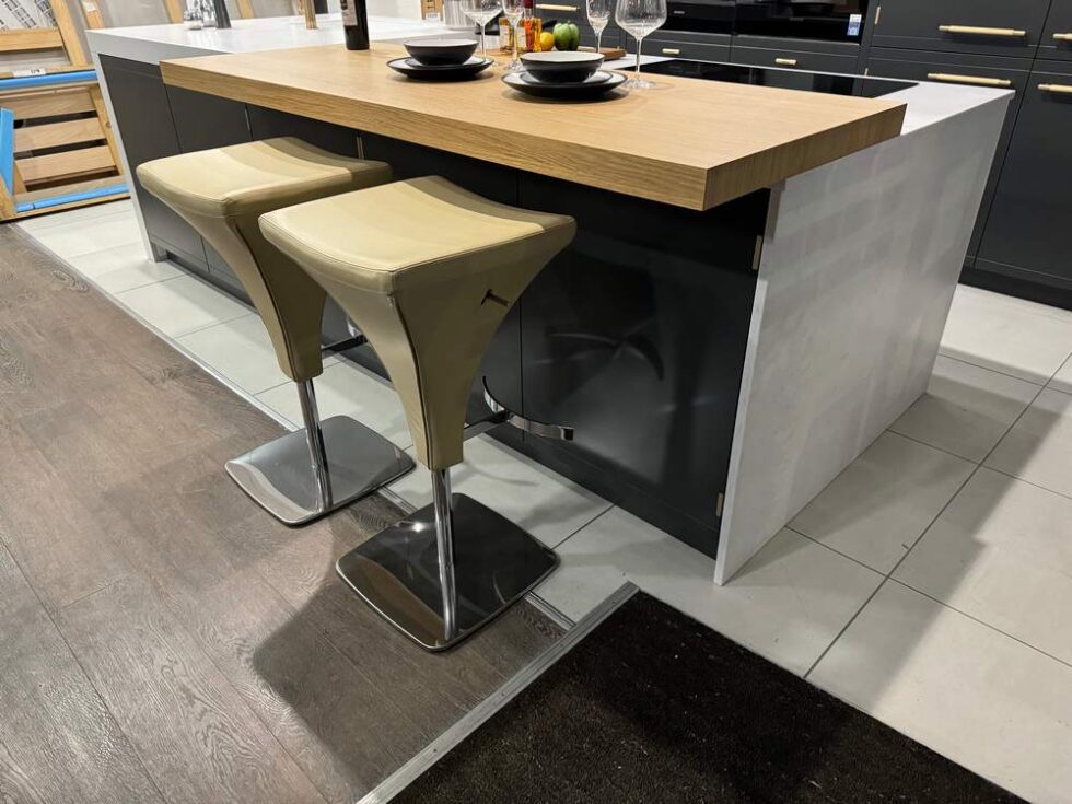 Ex Display Miton Anunba Anthracite Kitchen with Island inc Breakfast ...