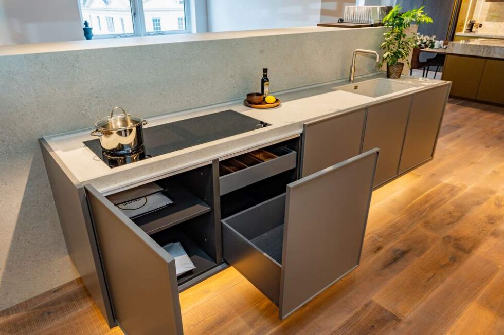 Ex Display Luxury LineaQuattro Cucina Floating Grey & Oak Veneer ...