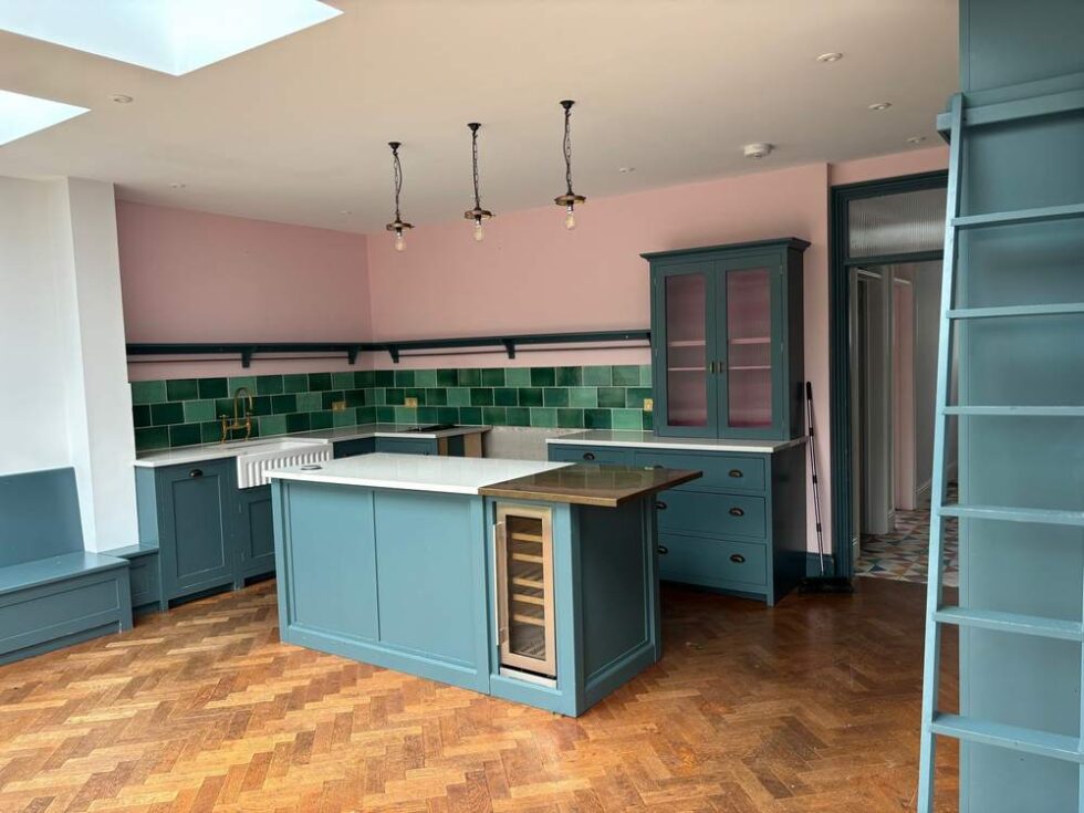 Luxury deVol Duck Egg Blue Shaker Kitchen and Matching Island - 3832766 ...