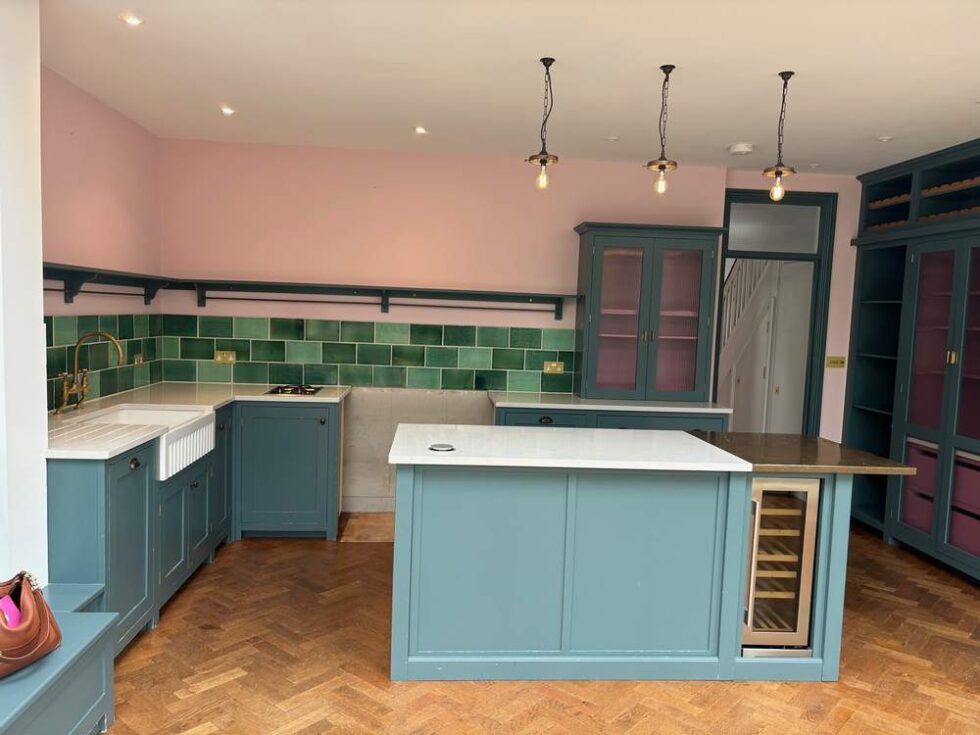 Luxury deVol Duck Egg Blue Shaker Kitchen and Matching Island - 3832766 ...