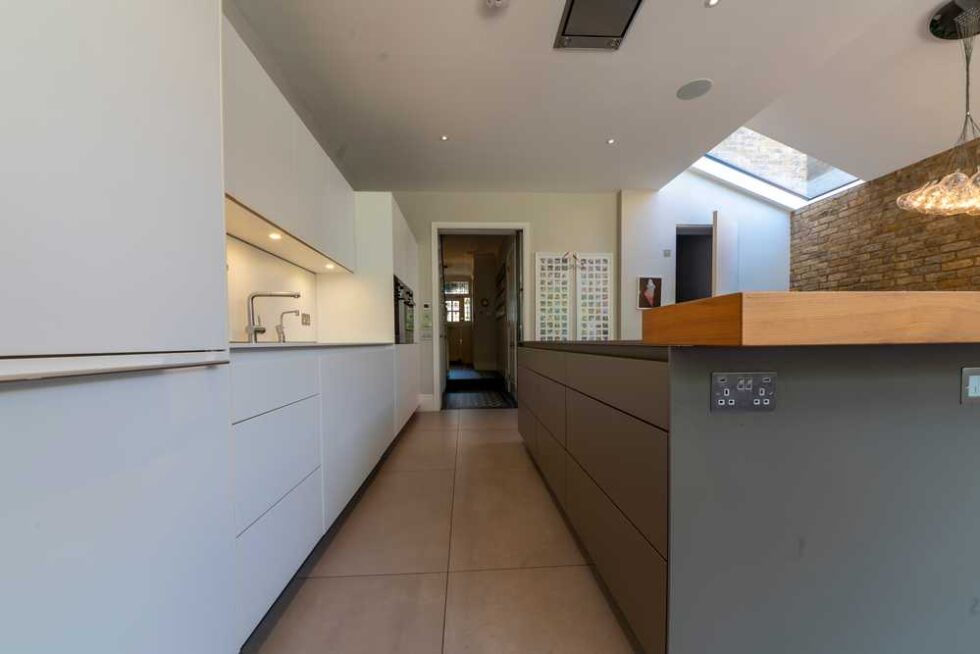 Luxury Bulthaup B3 Cream Modern Slab Kitchen inc Island & Breakfast Bar ...